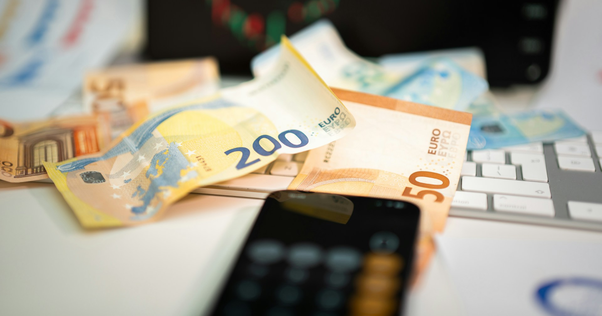 Visualize your Revenue Growth KPI with K-AI | KNIME